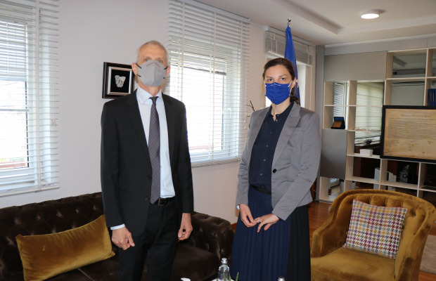 Ministrja Rizvanolli dhe ambasadori i Zvicrës u dakorduan të fillojnë ...